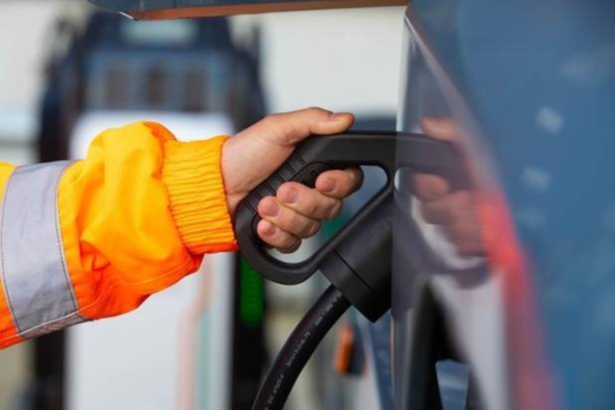 Allstar launches EV charging payment network for HGV fleets | Charging ...