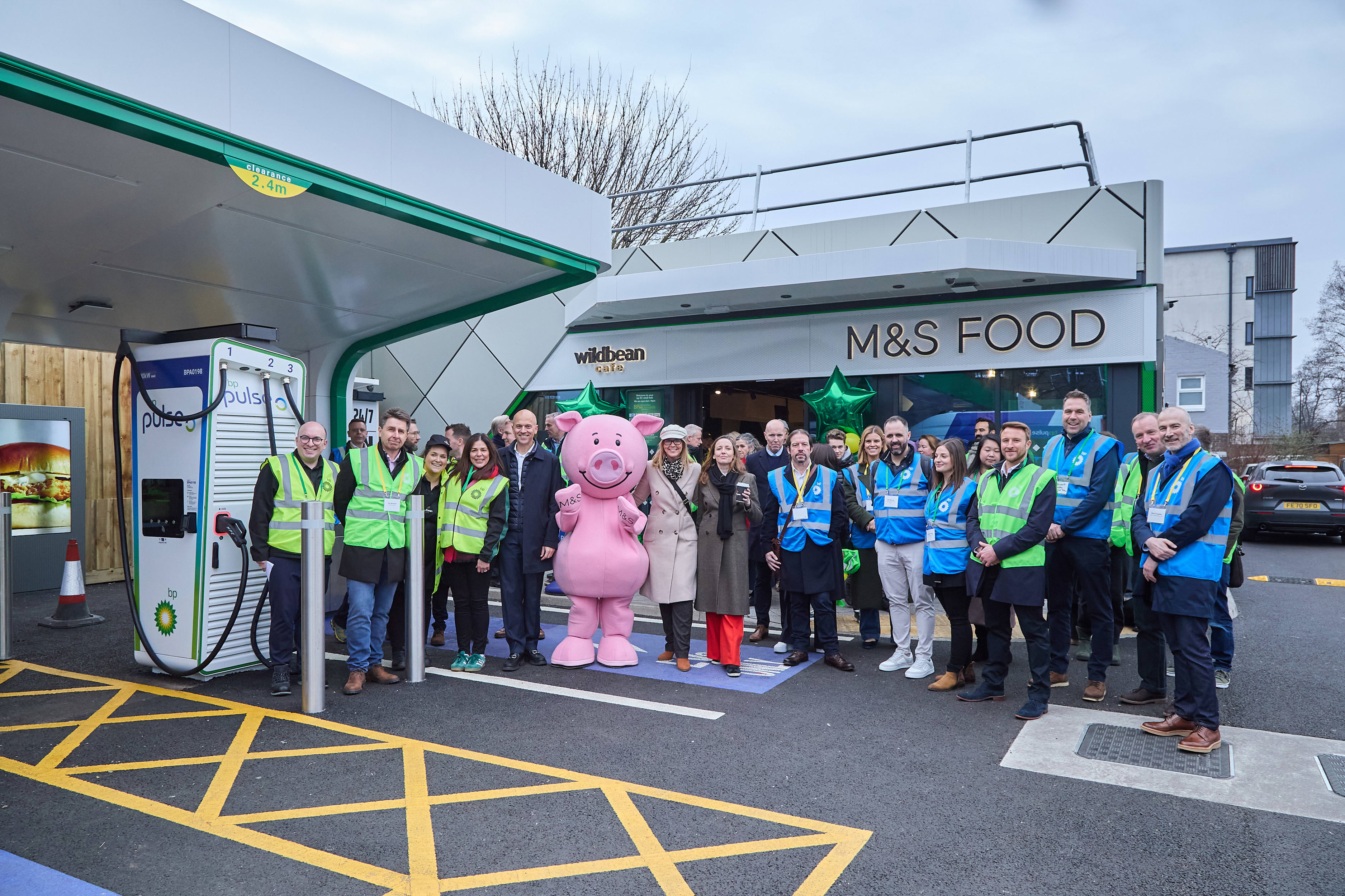 BP launches first dedicated EV charging and convenience hub | Charging ...