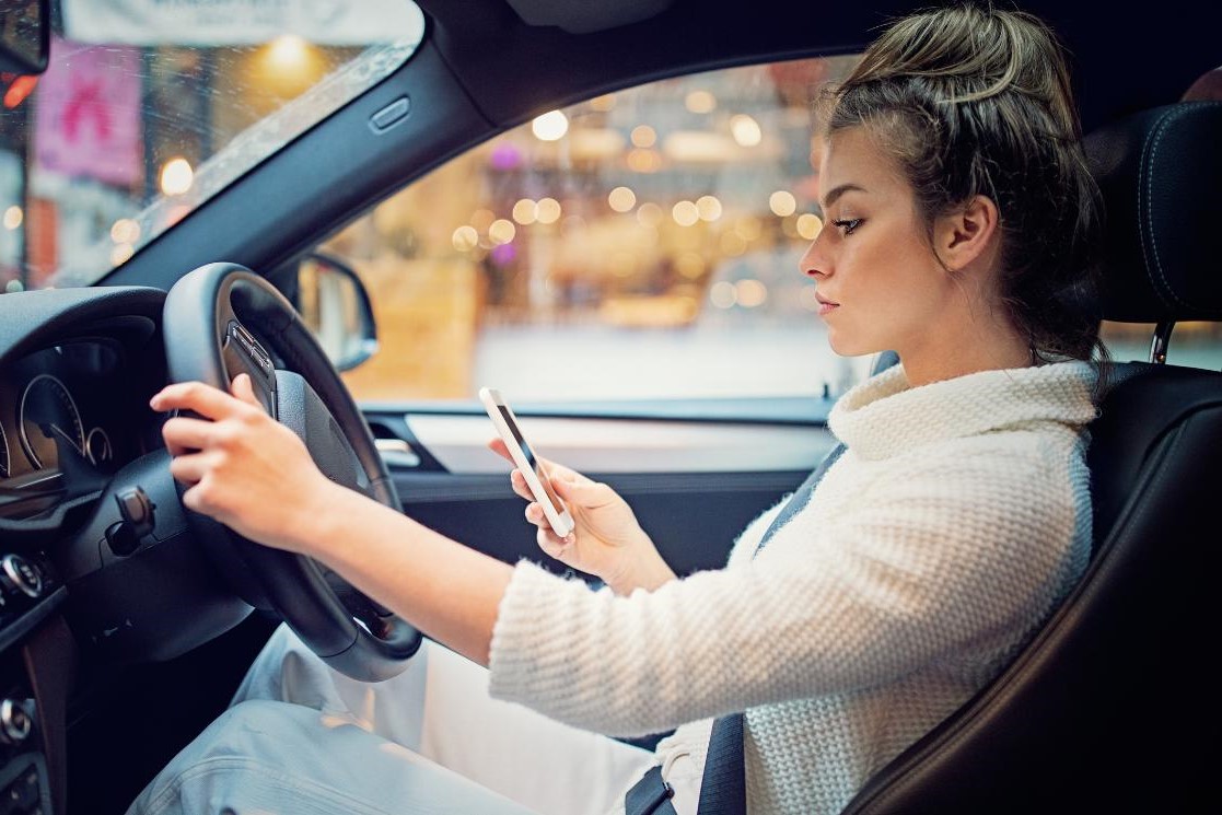 Quarter of young drivers admit to illegal use of mobile phone | safety ...