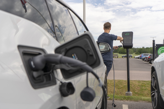 EV drivers increase public and workplace charger use | electric fleet ...