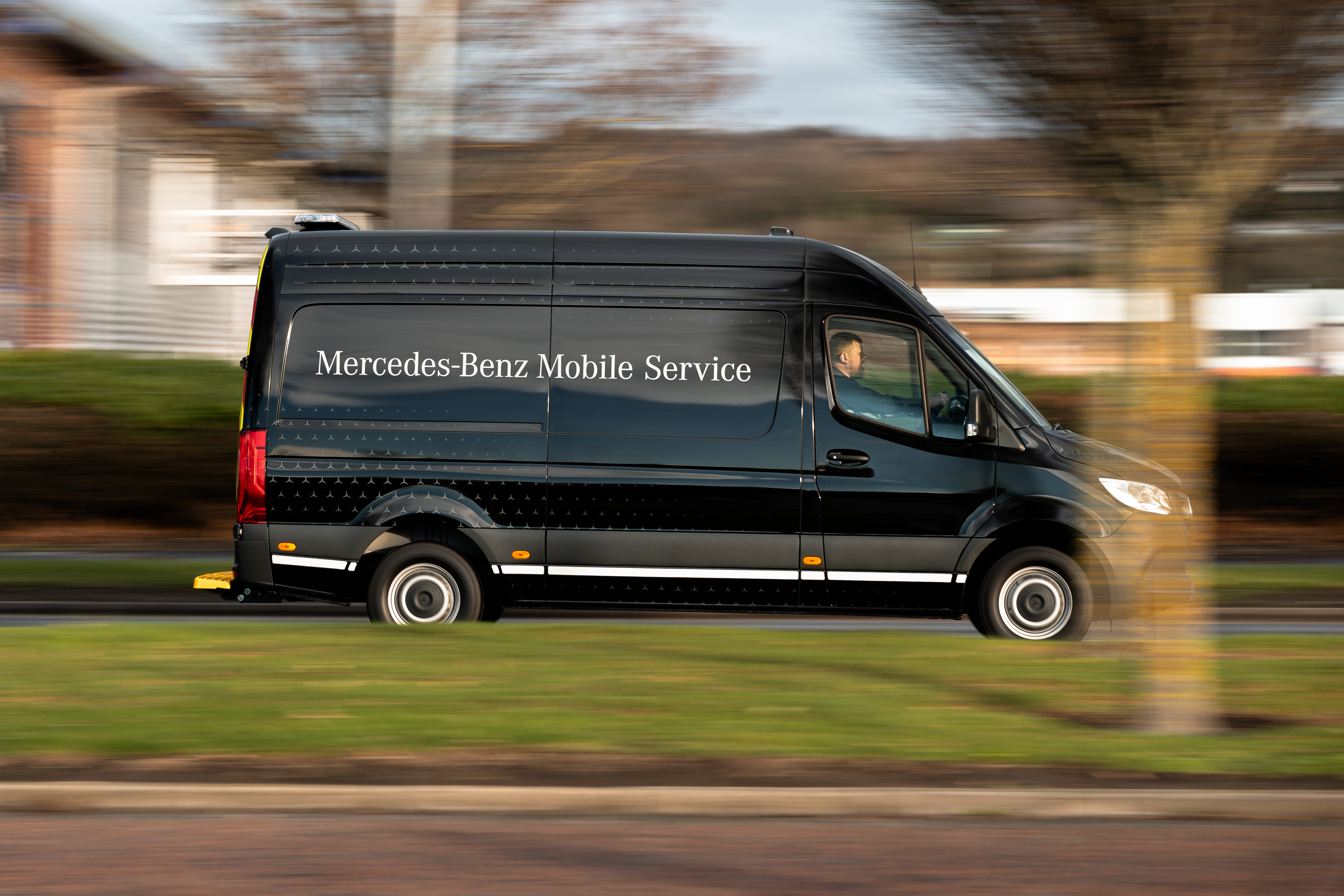 New mobile service offering launched by Mercedes-Benz Vans | Mercedes ...