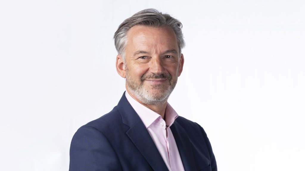 Mike Hawes recognised for services to the UK automotive industry | SMMT