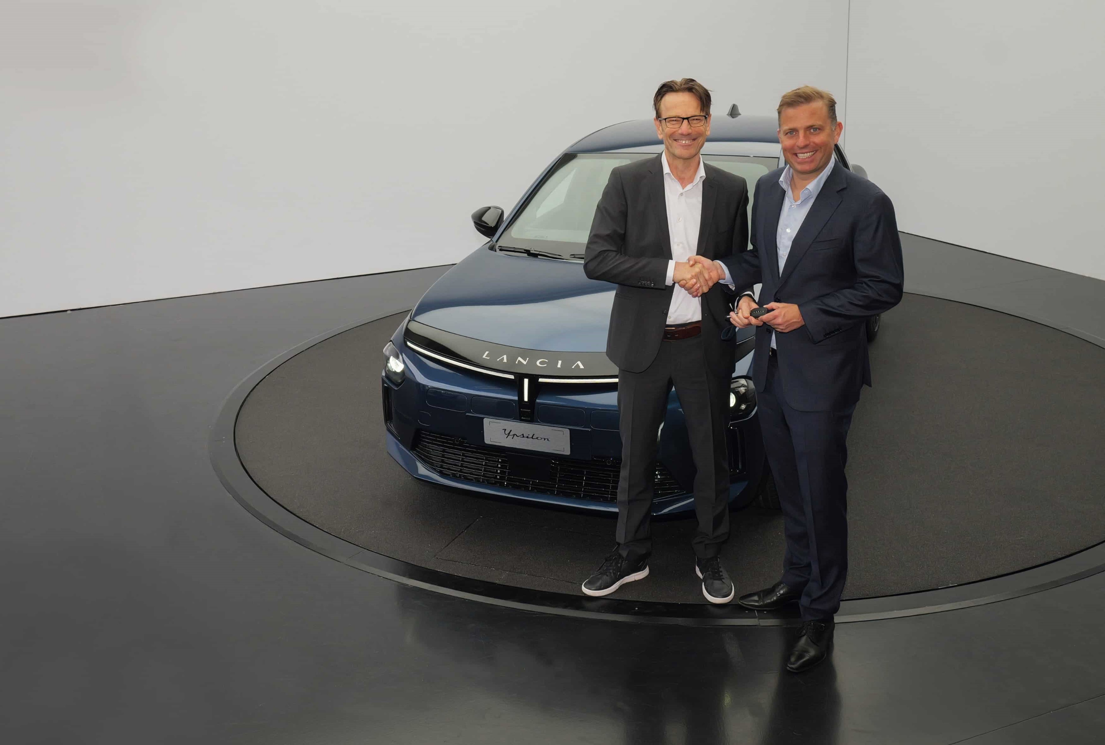 Stellantis delivers first 30,000 vehicles to Sixt in mega fleet deal ...