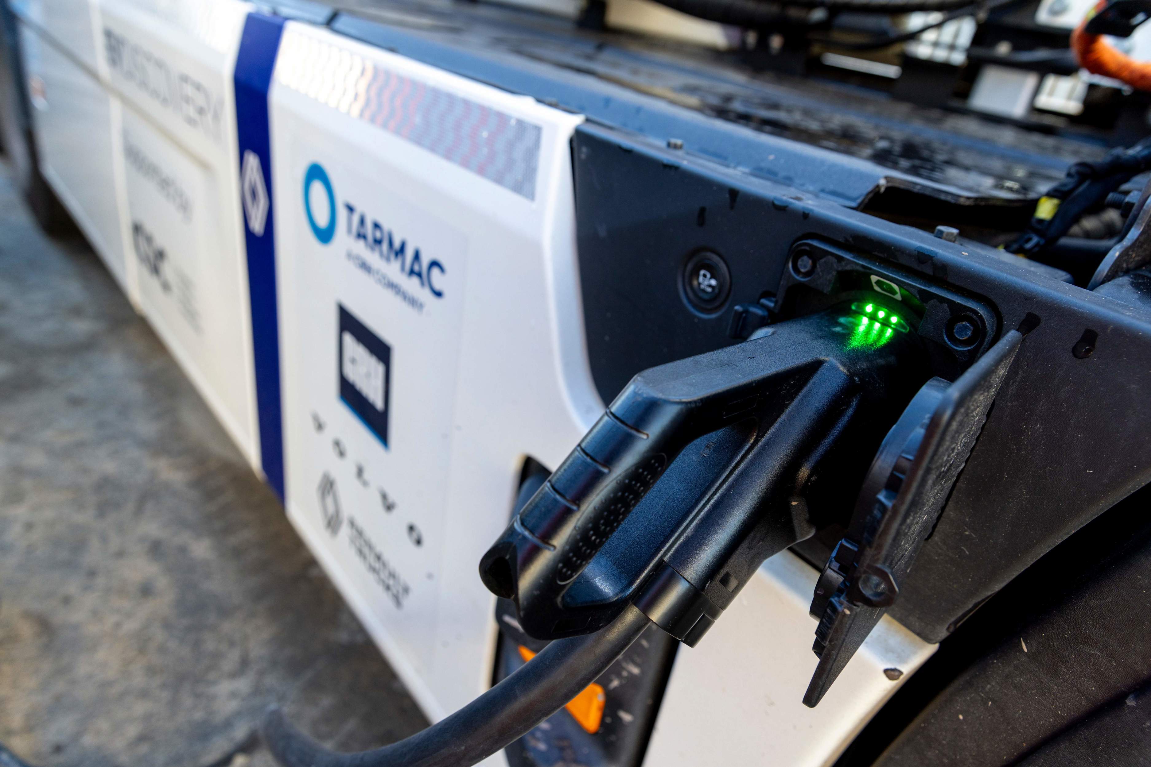 New tools and resources to help HGV fleets electrify trucks | Electric ...