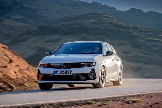 Vauxhall Astra GSE review | faster Astra will appeal to user-choosers ...